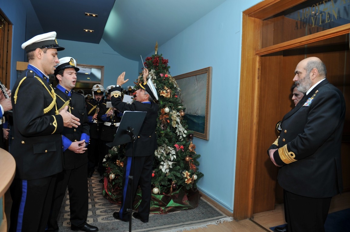 Χριστουγεννιάτικα κάλαντα από τη Μπάντα του Π.Ν. - Πολεμικό Ναυτικό ...