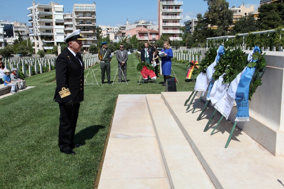 Παρουσία Αρχηγού ΓΕΝ στην Επιμνημόσυνη Δέηση για τους πεσόντες του ...