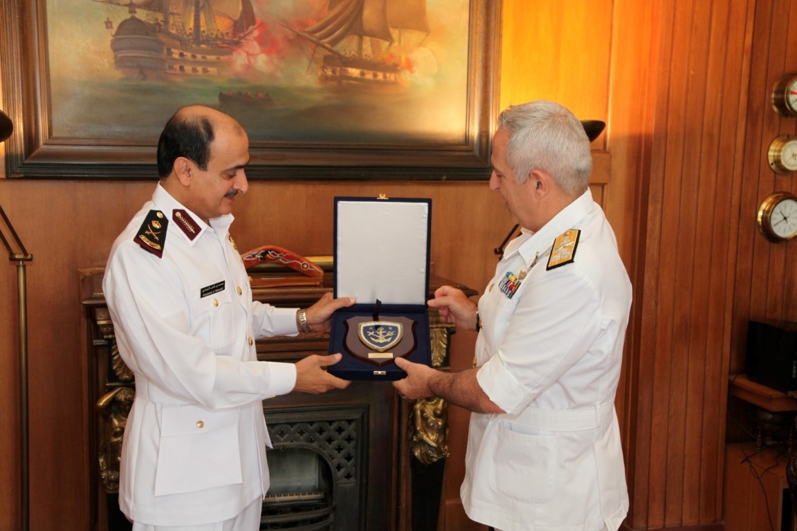 Qatar Emiri Naval Staff Chief pays an official visit to HNGS - Πολεμικό ...