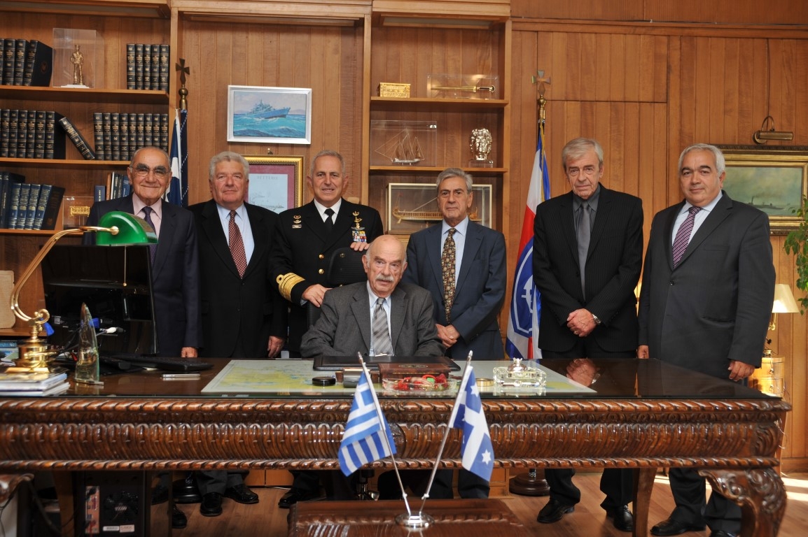 Επίσκεψη Επίτιμων Αρχηγών ΓΕΝ - Πολεμικό Ναυτικό - Επίσημη Ιστοσελίδα