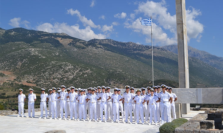 Επίσκεψη Σχολής Ναυτικών Δοκίμων σε Δίστομο και Καλάβρυτα - Πολεμικό ...