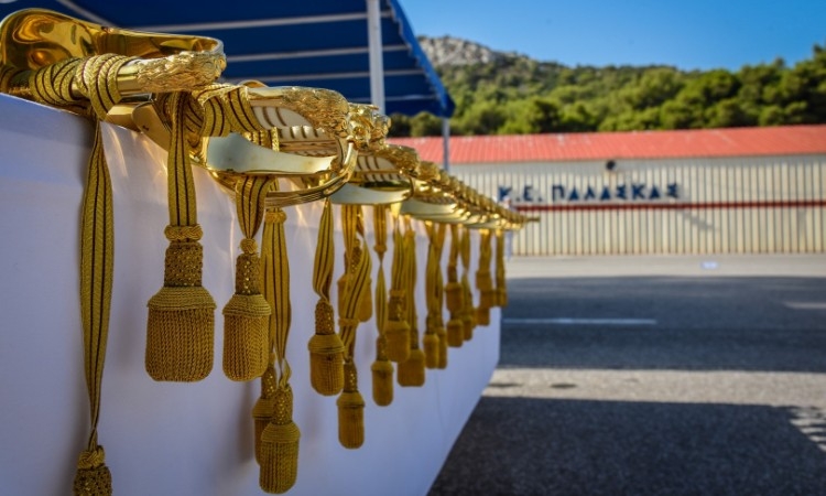 Τελετή Επίδοσης Ξιφών σε Αξιωματικούς Ειδικοτήτων ΠΝ - Πολεμικό Ναυτικό ...