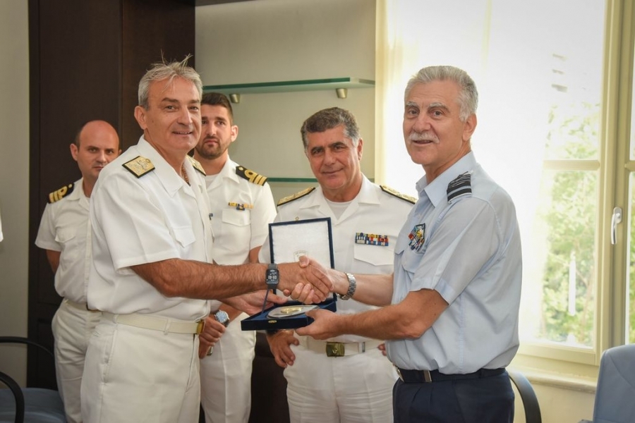 Επίσκεψη Αρχηγού ΓΕΕΘΑ στη Διοίκηση Διοικητικής Μέριμνας Ναυτικού ...