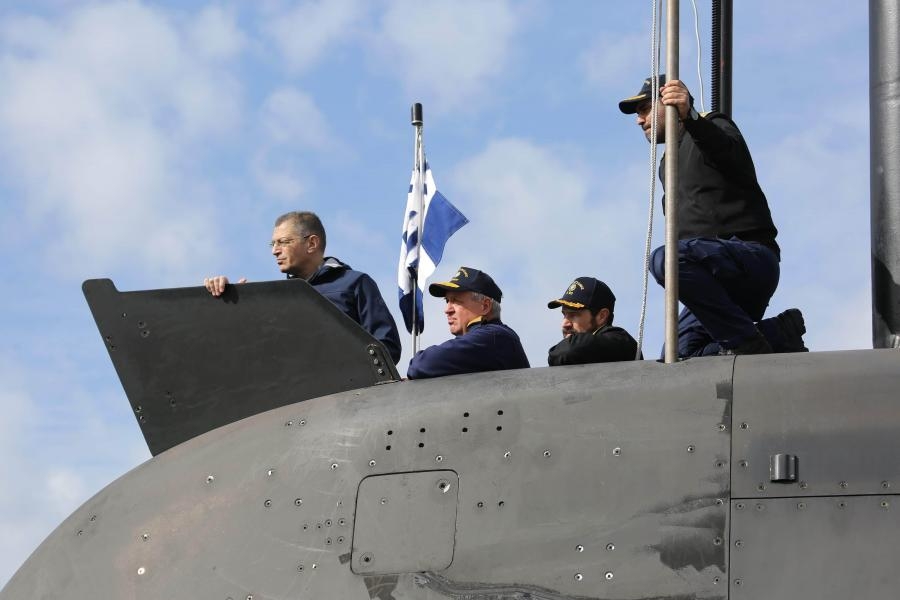 Παρακολούθηση βολής τορπίλης γυμνασίων από το Υ/Β «ΚΑΤΣΩΝΗΣ» από ΥΦΕΘΑ ...